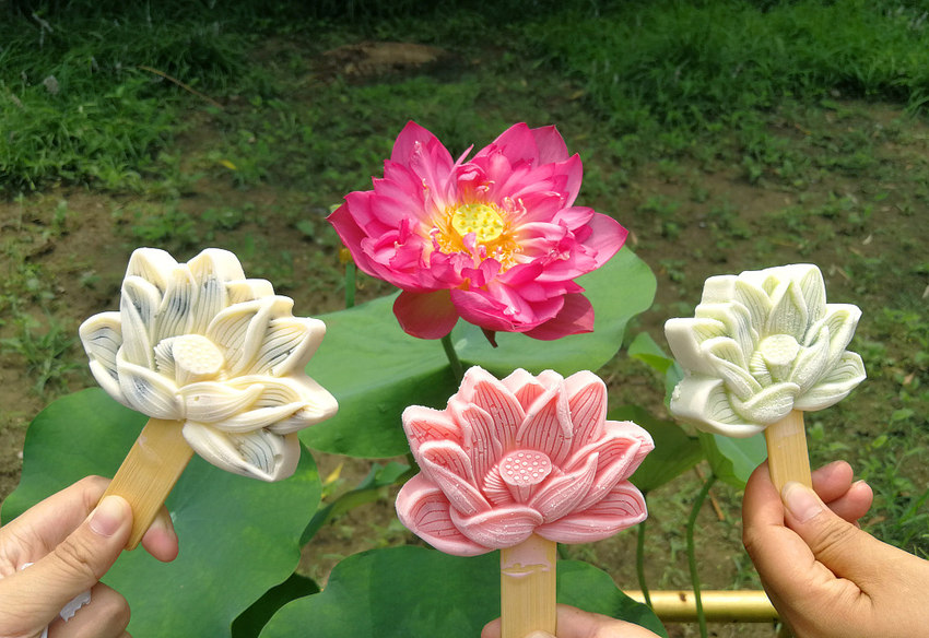 Lotus flower-shaped popsicles a hit in Old Summer Palace