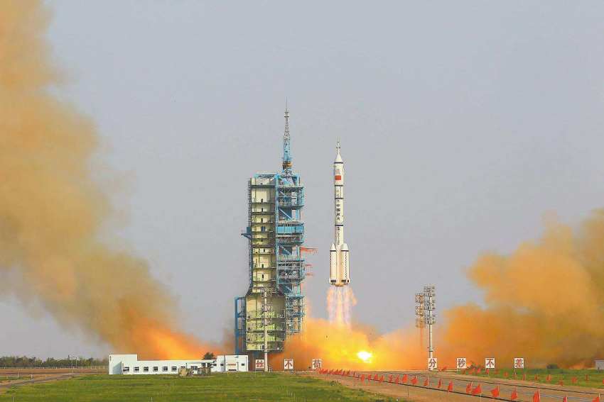 China's reusable experimental spacecraft back to landing site