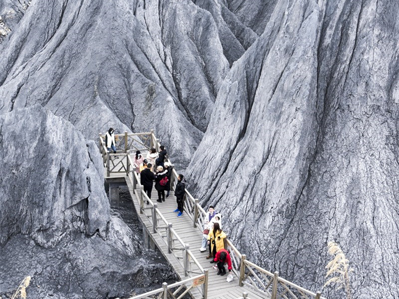 Moshi Park in Southwest China embraces winter tourists