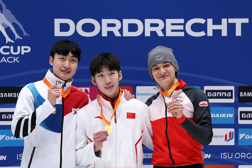 Lin Xiaojun wins gold at ISU Short Track Speed Skating World Cup