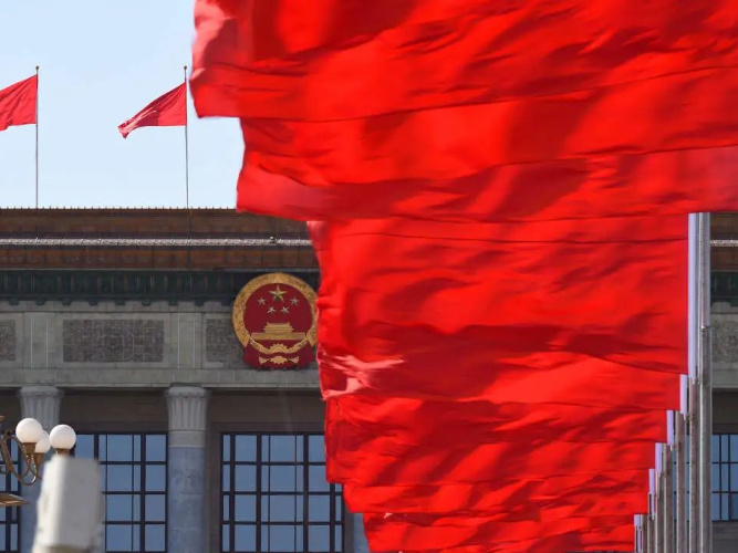 Poster: How expats see the two sessions