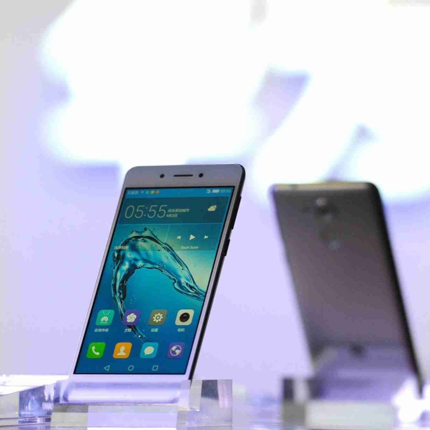 China's mobile phone shipments up 19.7 pct in October