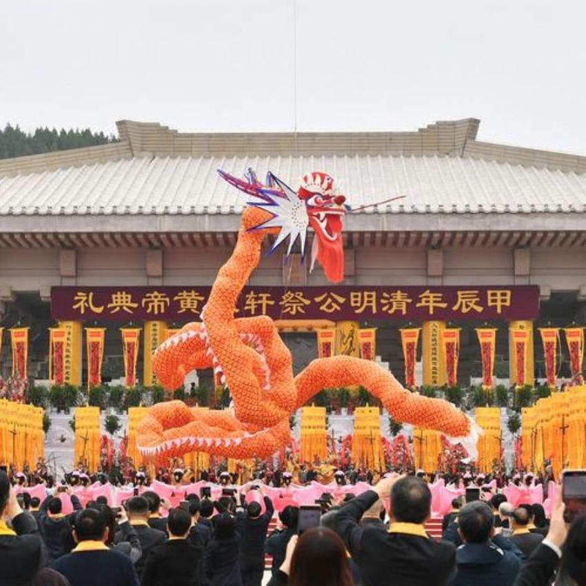 Honoring ancestors and spring outings mark Qingming Festival holidays