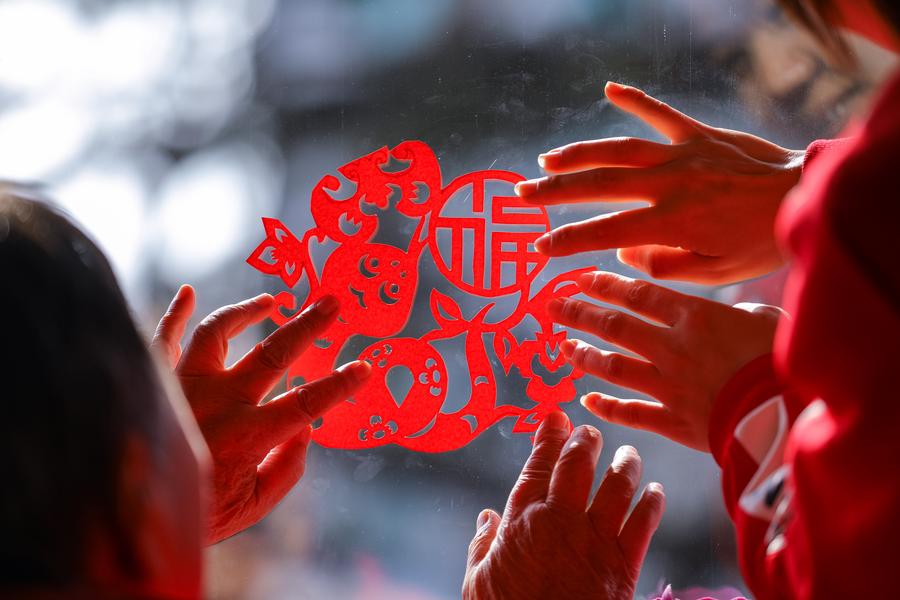 Chinese paper art exhibition wows audience in Switzerland