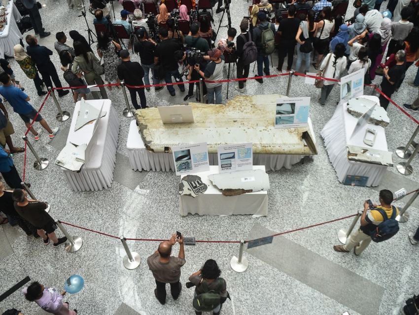 Malaysia says search for flight MH370 to resume in December