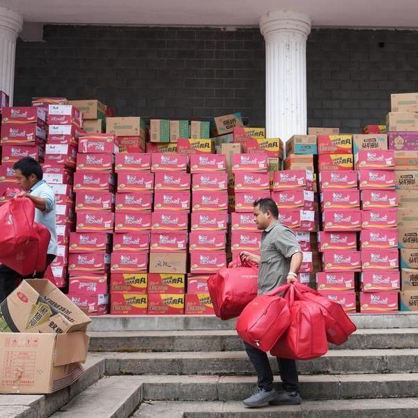 China ensures sufficient supply of daily necessities for flood-hit regions