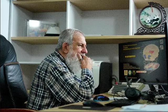 Who is the Cuban scientist receiving Xi's reply letter?