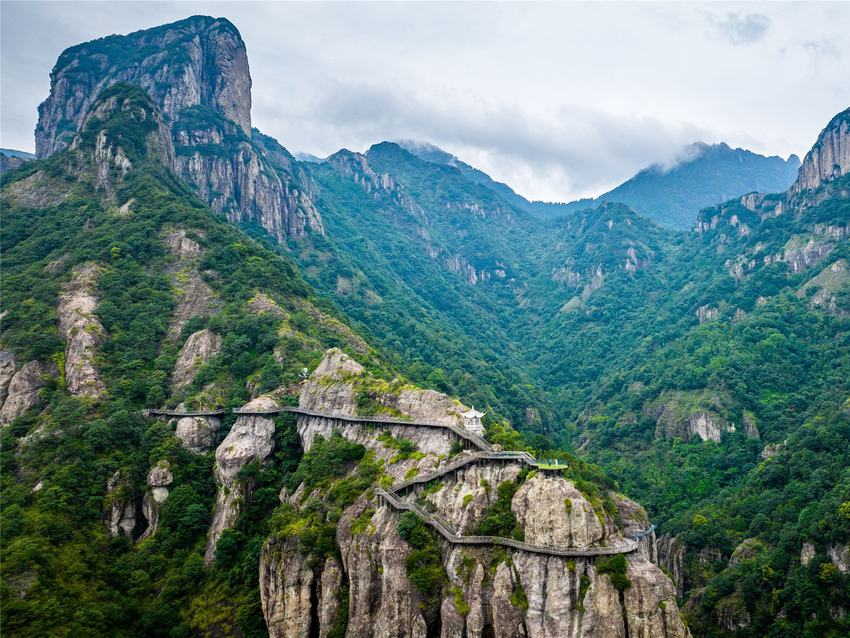 Breathtaking skywalk on Yandang Mountain