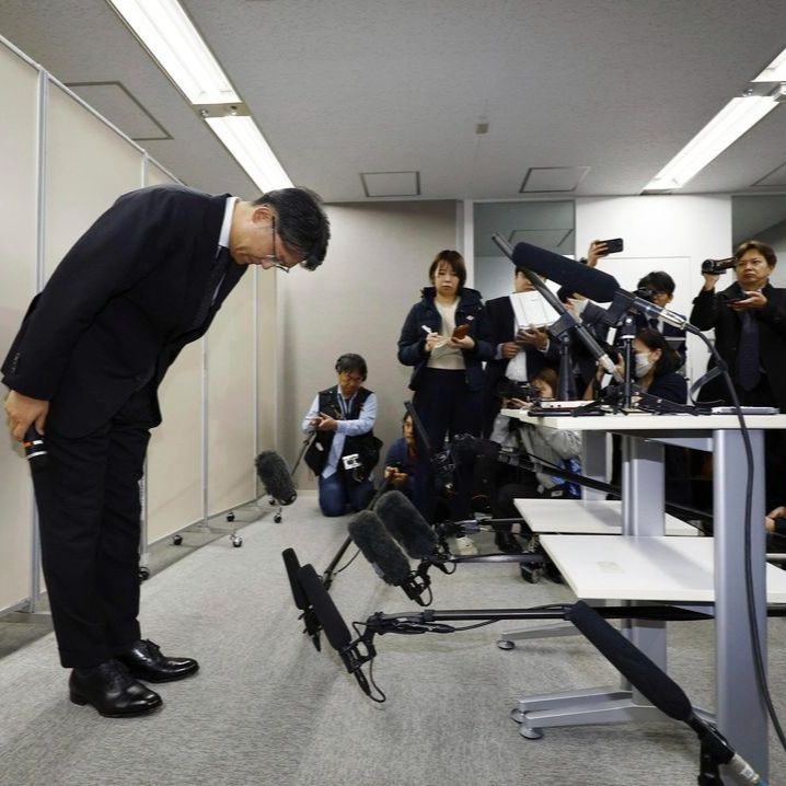 Toyota chief apologizes for cheating on testing at group company _ again