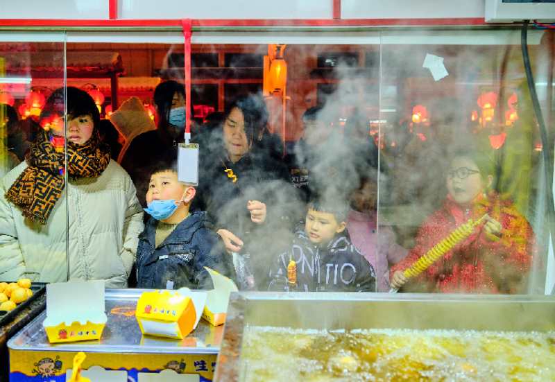 Lanterns illuminate Chinese New Year in Jinxiang, Shandong