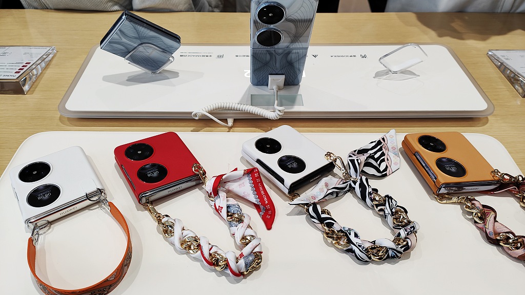 China's mobile phone shipments up 68.1 pct in January