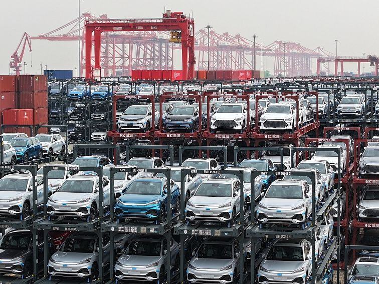 China's auto exports up over 30 percent in first two months