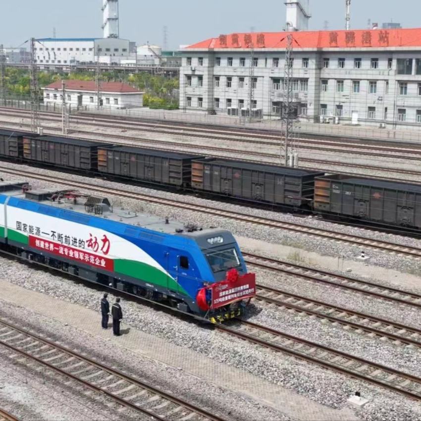 China tests new freight train with heaviest load capacity