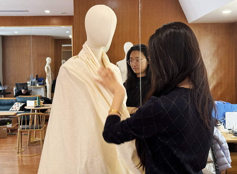 Luoyang in C China's Henan thrives on Hanfu industry