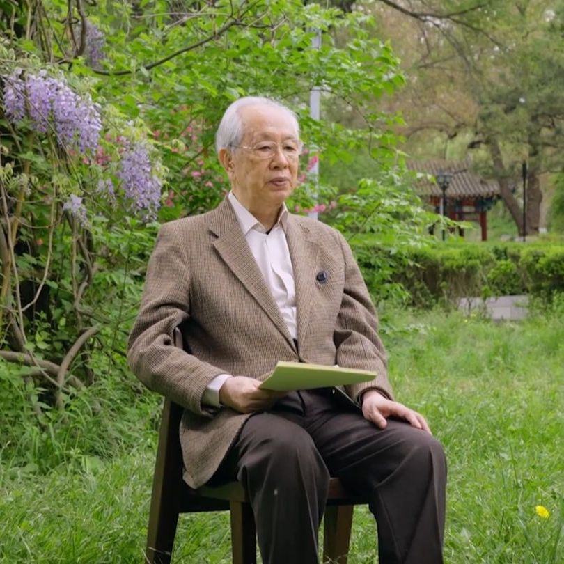 Chinese professor reads Tang Dynasty poem On the Stork Tower in English