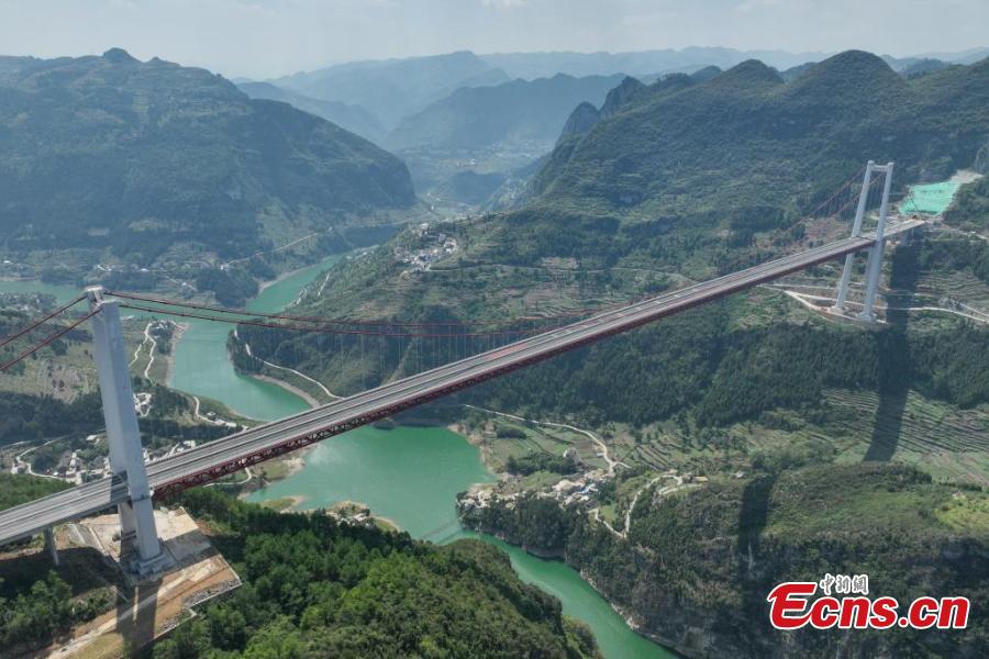 Tongzi River grand bridge opens to traffic in Guizhou