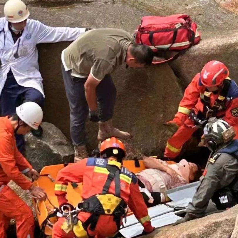Helicopter rescue saves tourist after cliff fall in South China's Shenzhen