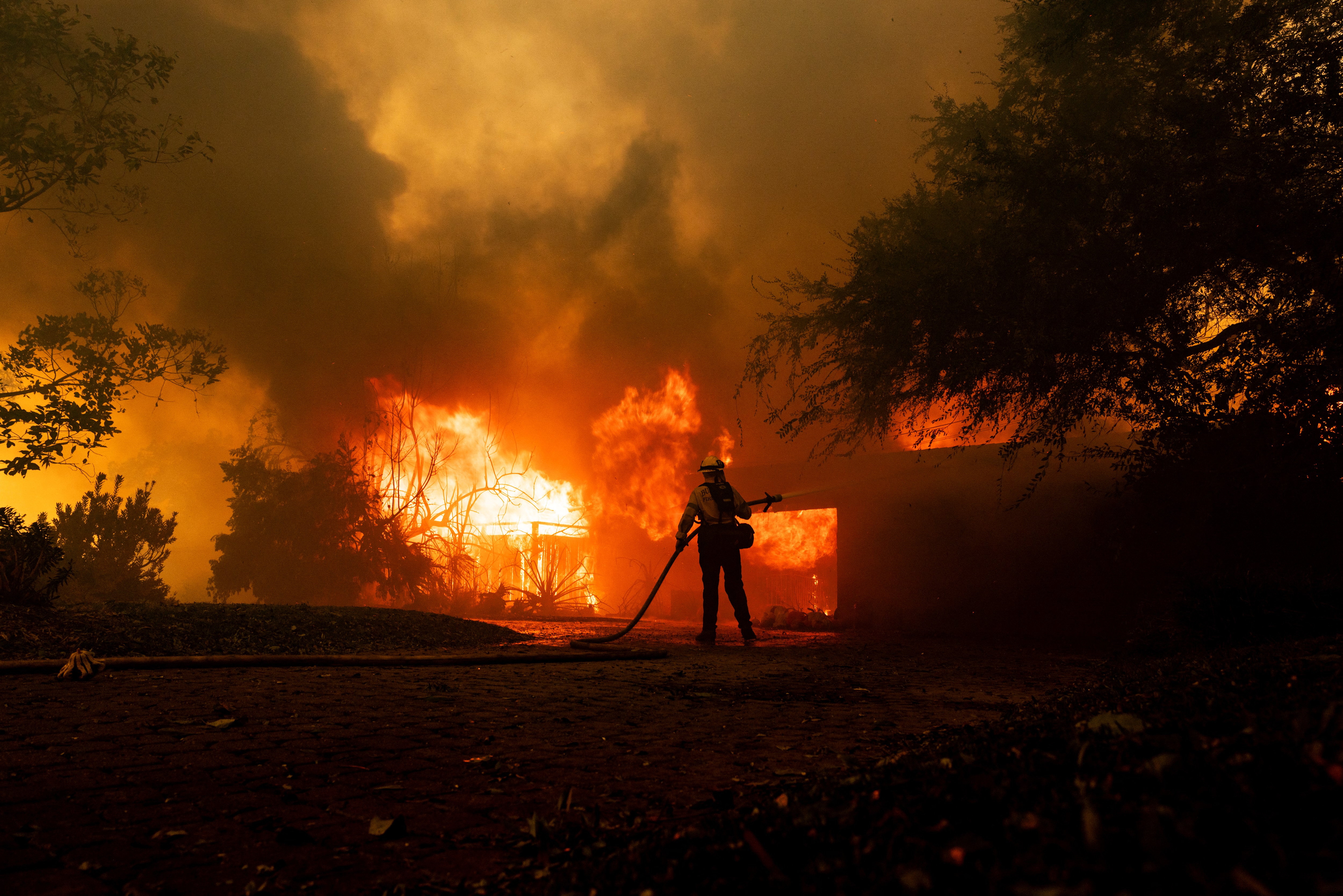 Fast-moving wildfire in Southern California forces thousands to flee