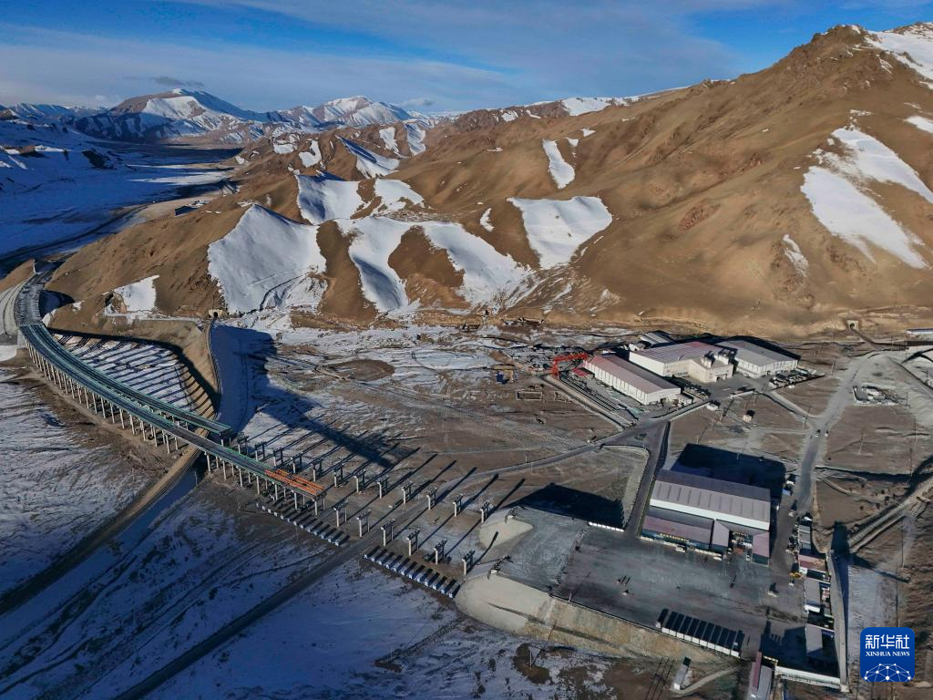 China's Xinjiang completes world's longest expressway tunnel through ...