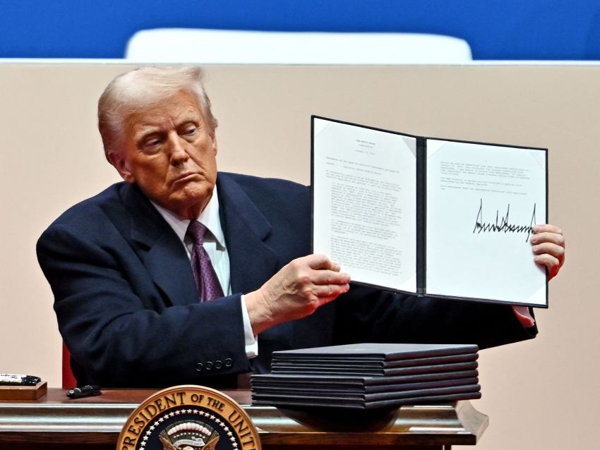 Trump signs executive order to quit Paris climate accord