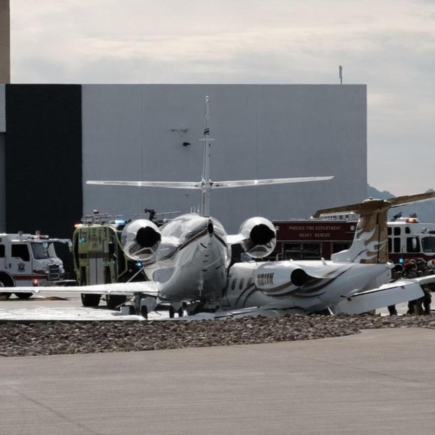 1 dead, 3 hospitalized after two jets collide on airport runway in US ...
