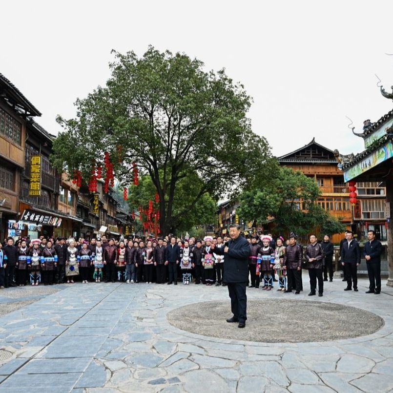 Xi praises distinctive Dong culture in ethnic village