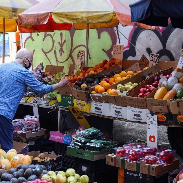 US consumer sentiment falls sharply in August