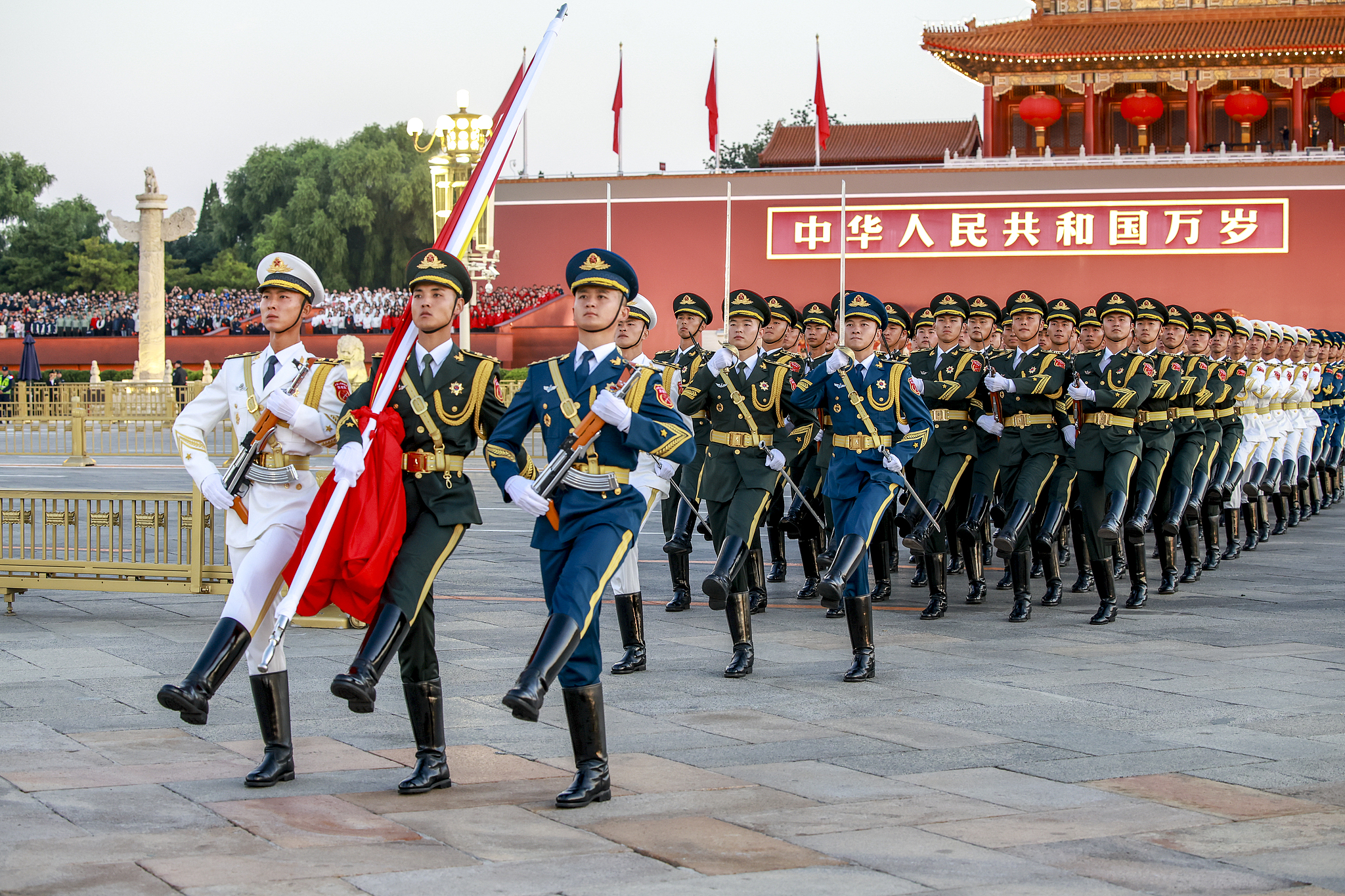 In pics: Chinese celebrate 76th anniversary of PRC's founding