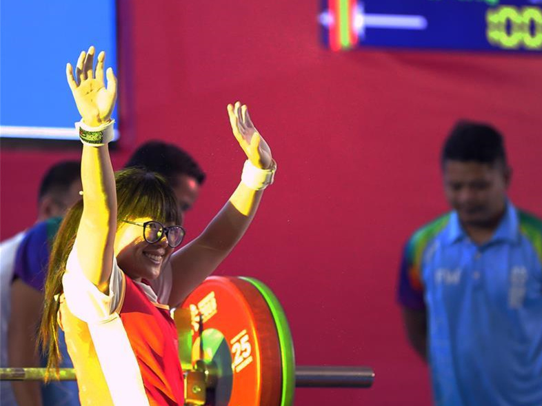 Cui Zhe wins women's 41kg powerlifting for China's first gold