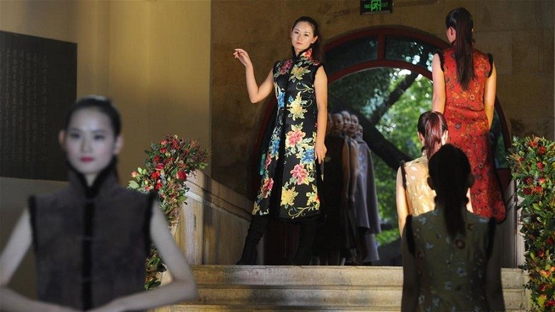 Traditional handmade cheongsam show held in Suzhou, E China