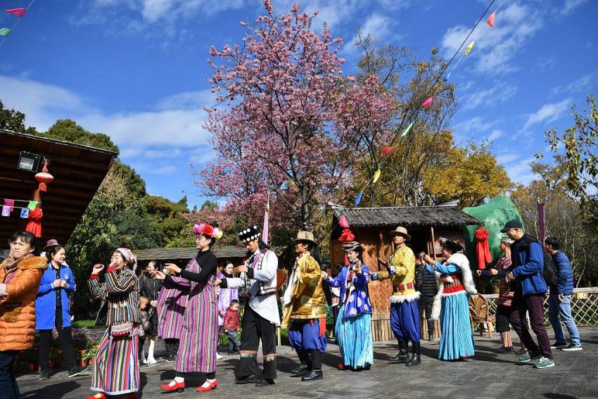 Xi congratulates Derung ethnic group for fully getting rid of poverty